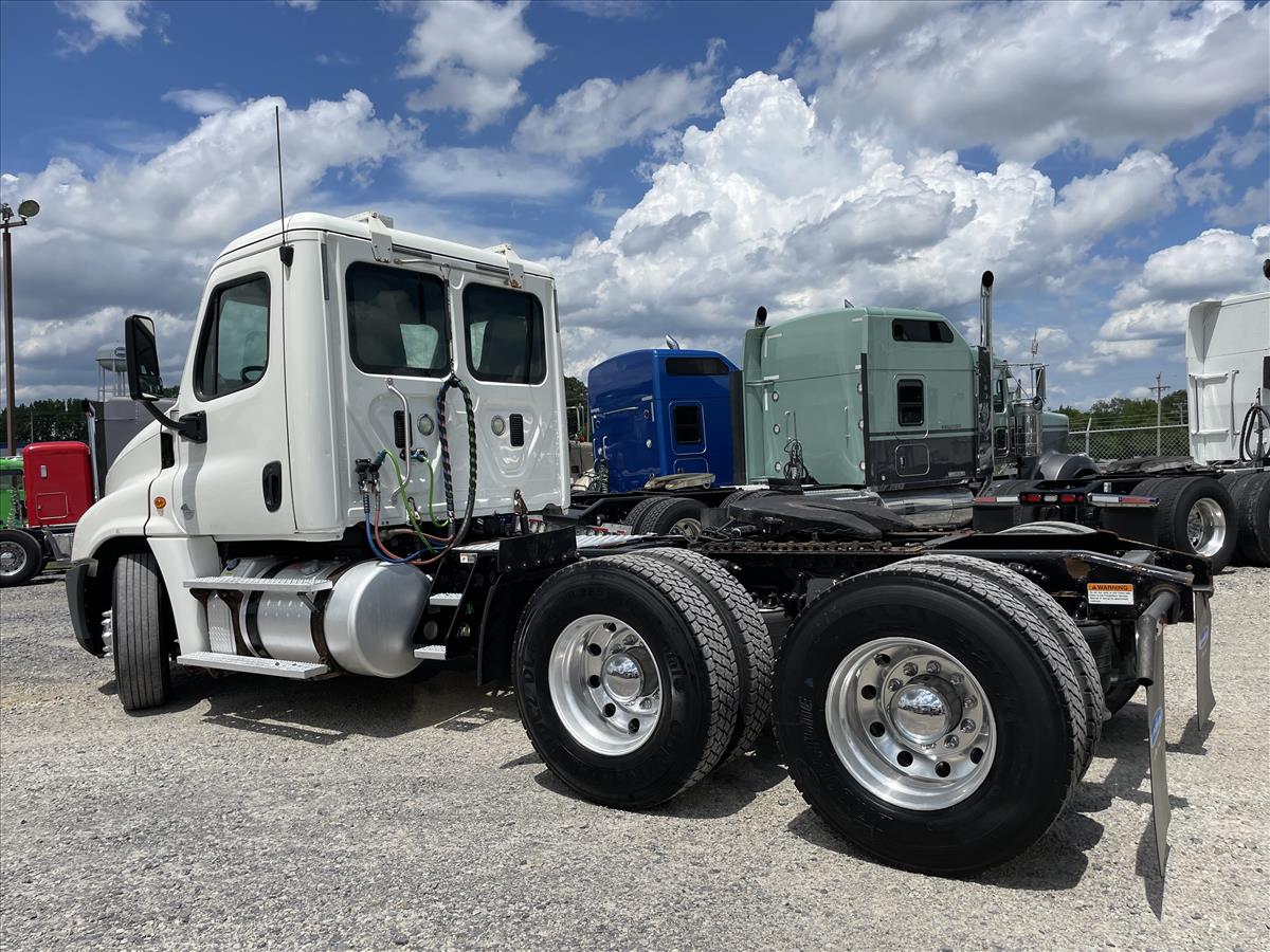 2014 FREIGHTLINER CASCADIA DAYCAB FU9496 - Truck Market