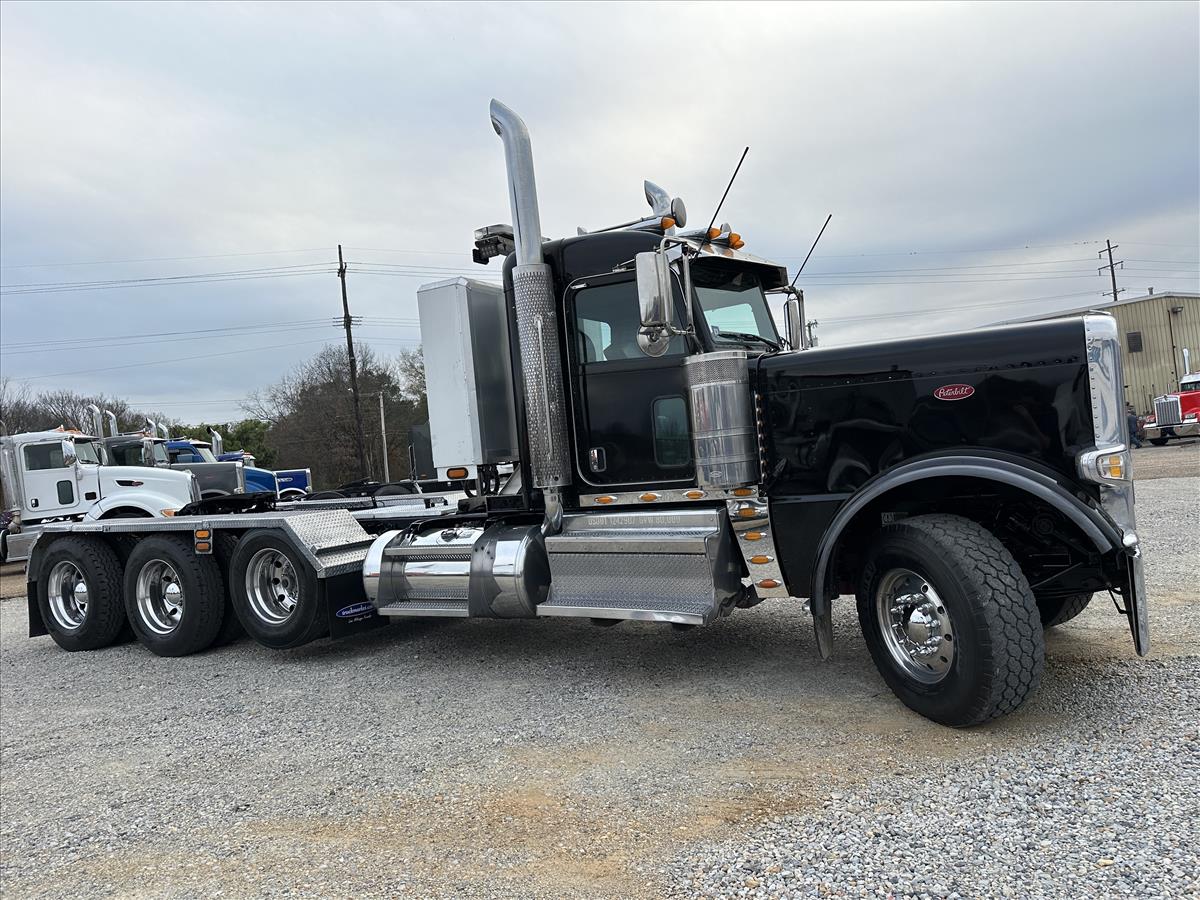 2019 PETERBILT 389 TRI AXLE DAYCAB 234271 - Truck Market