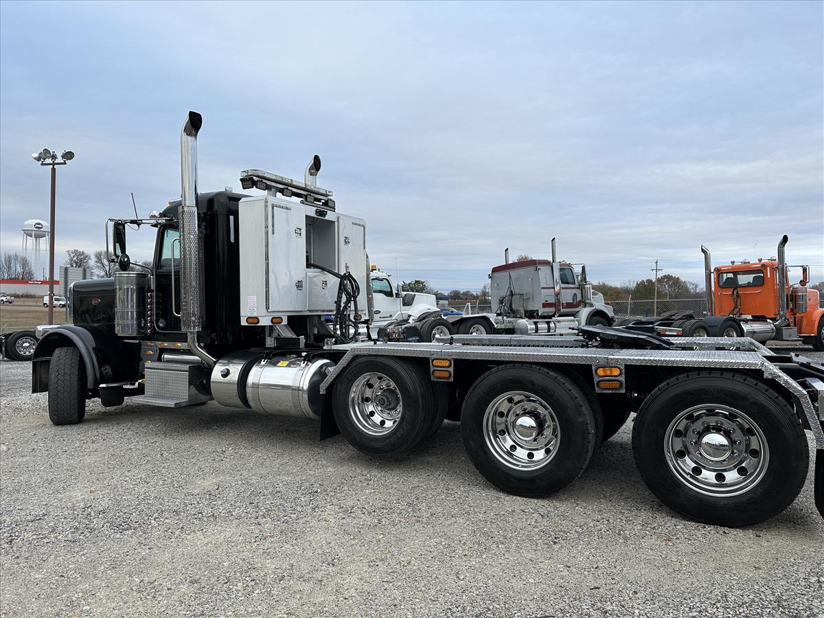 2019 PETERBILT 389 TRI AXLE DAYCAB 234271 - Truck Market